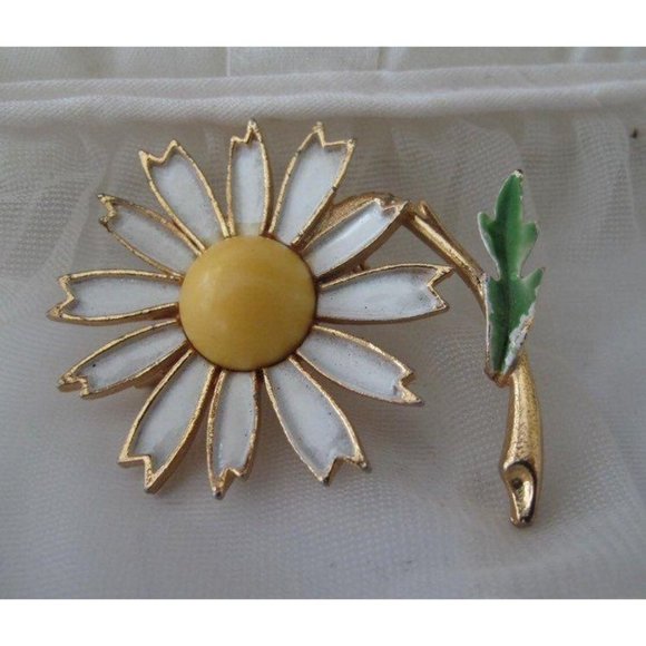 Albert Weiss | Jewelry | Weiss Daisy Enamel Brooch Mid Century | Poshmark